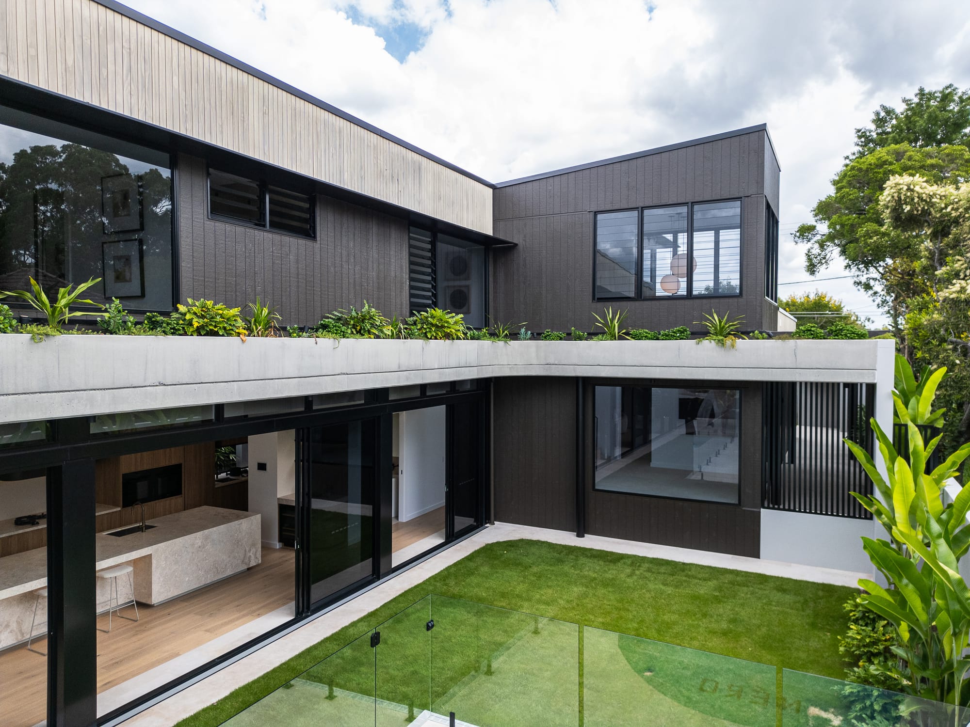 Precision Glazing for a Contemporary Coorparoo Home